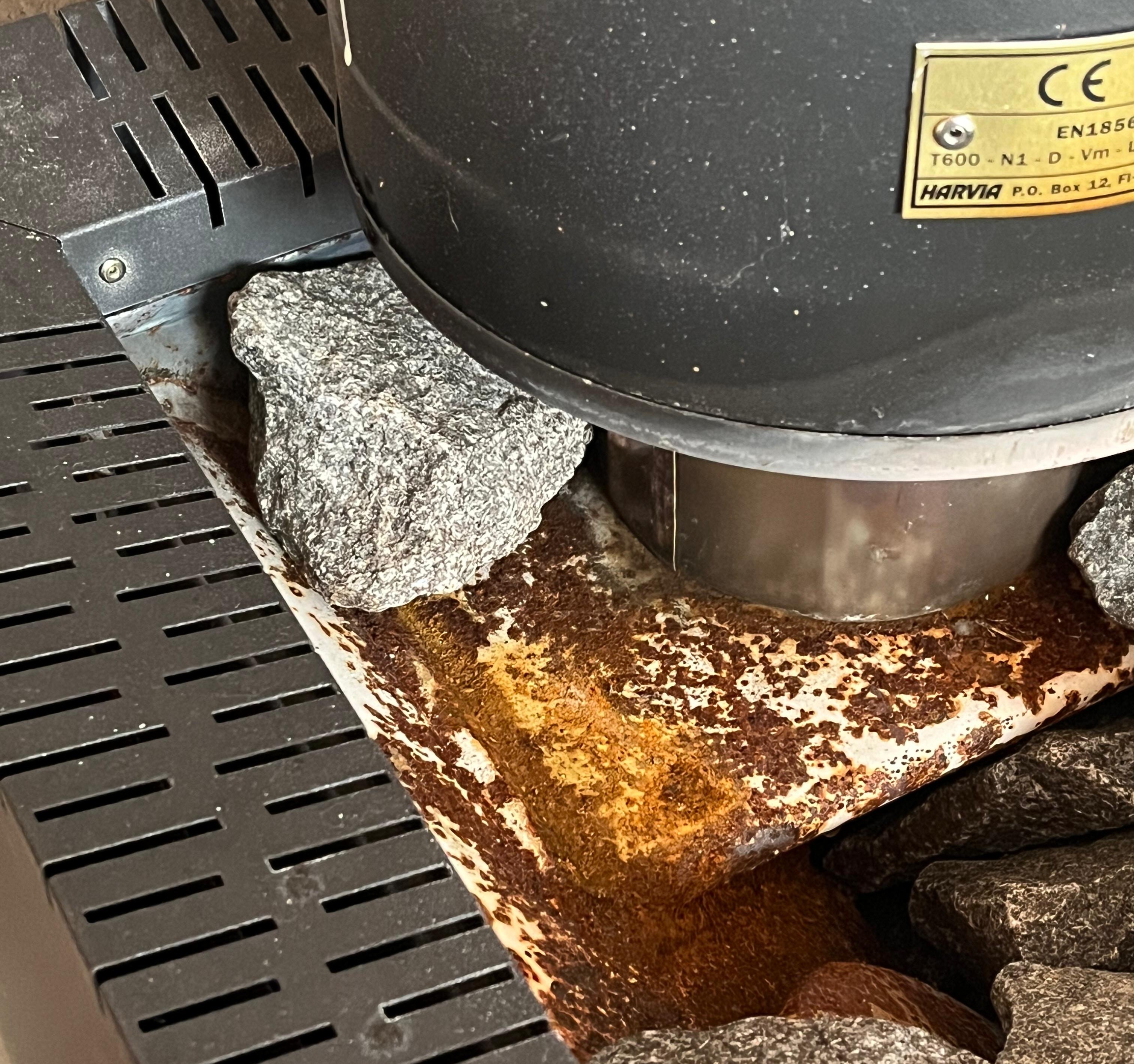 Rust on the stove body – English